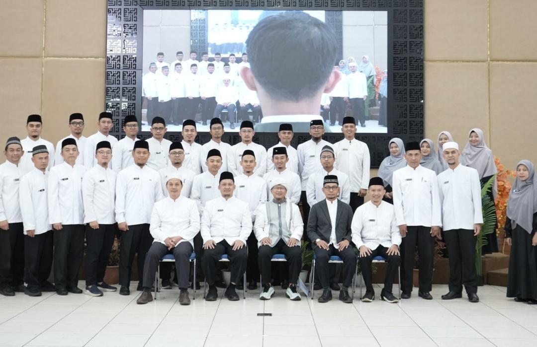 Aa Gym Inaugurates New Board and Management of DT Peduli Foundation ...